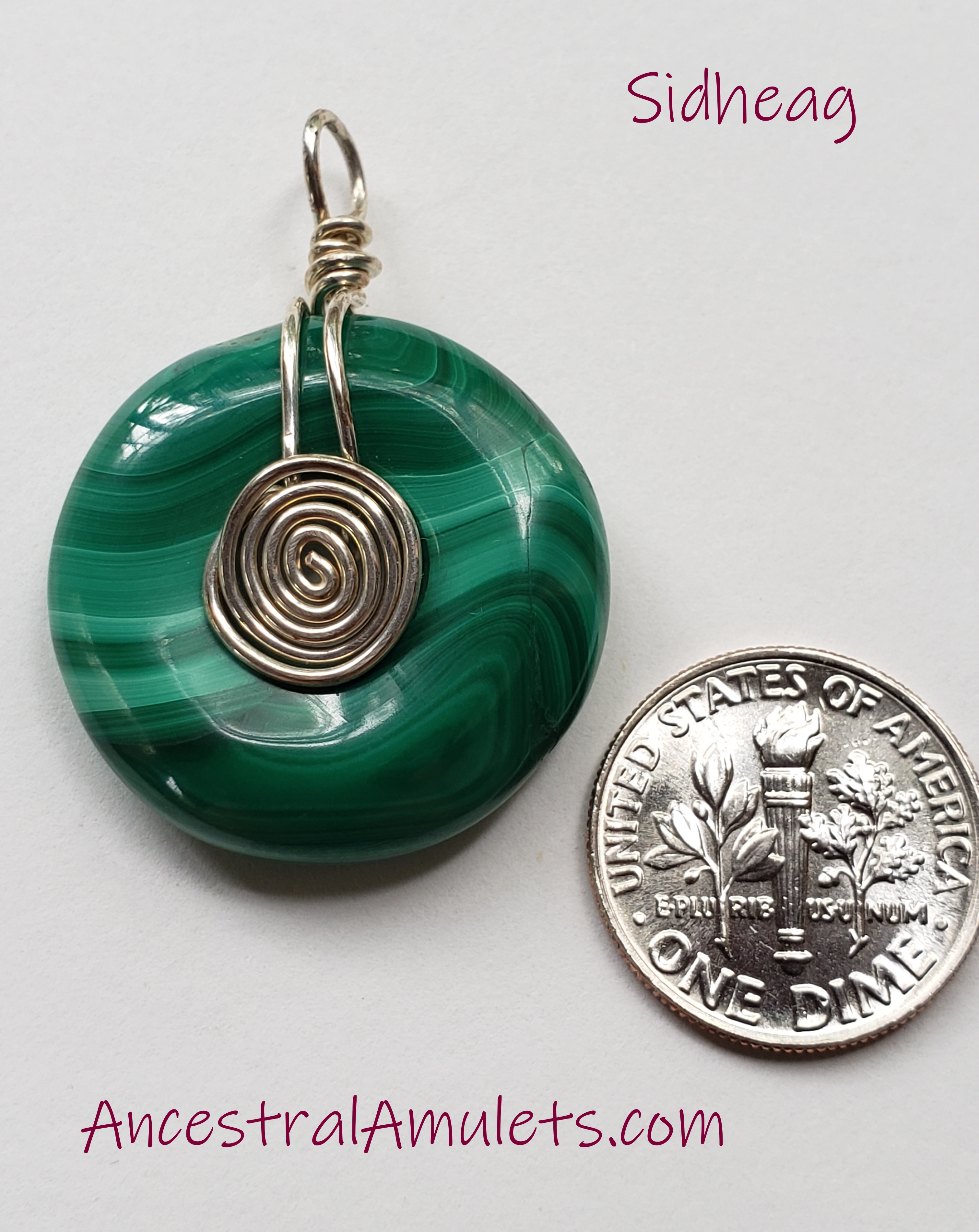 Malachite Circle Amulet – Ancestral Amulets